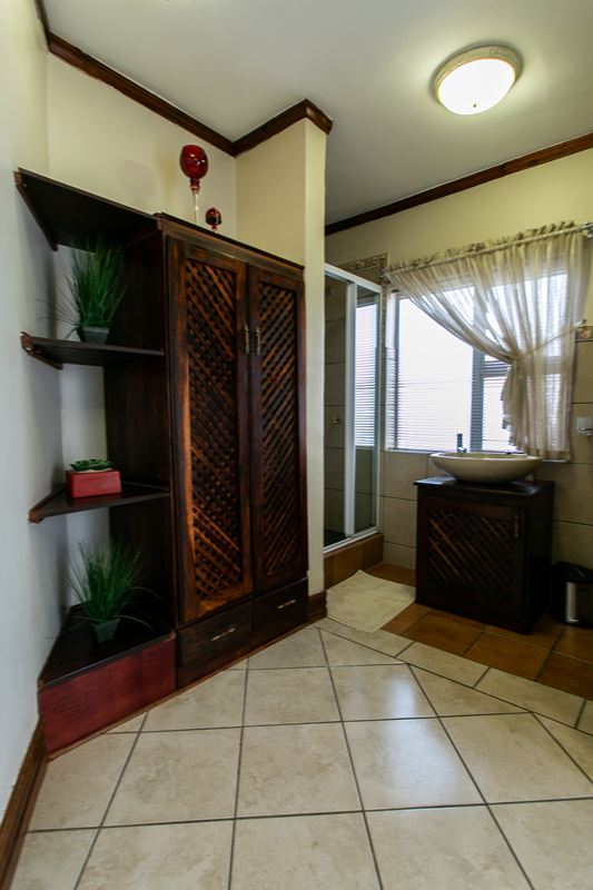 Room 06 - Royl Court Guest House