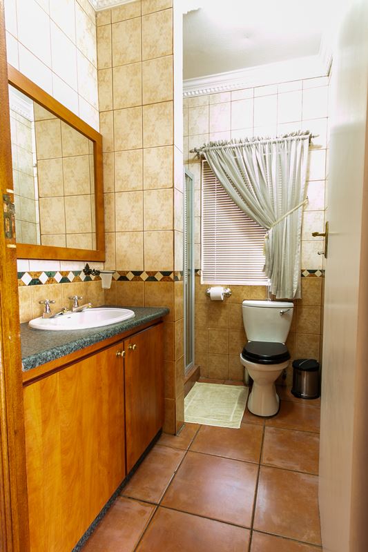 Room 08 - Royl Court Guest House